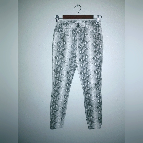 Cello | Pants & Jumpsuits | Cello 5 26x26 Silver Snake On White Jeans ...